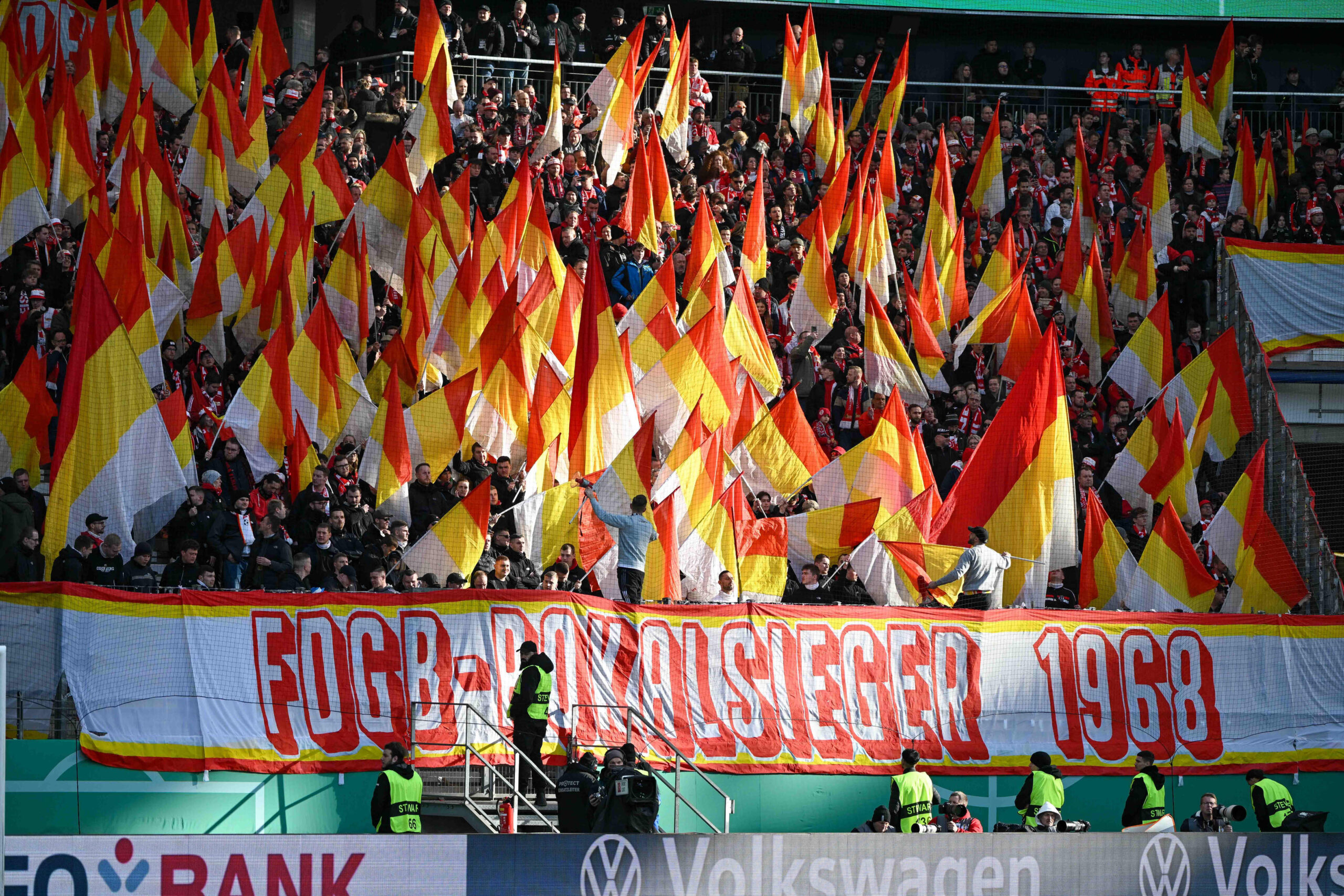 Union Berlin hat noch nicht viele Pokale gewonnen › Textilvergehen